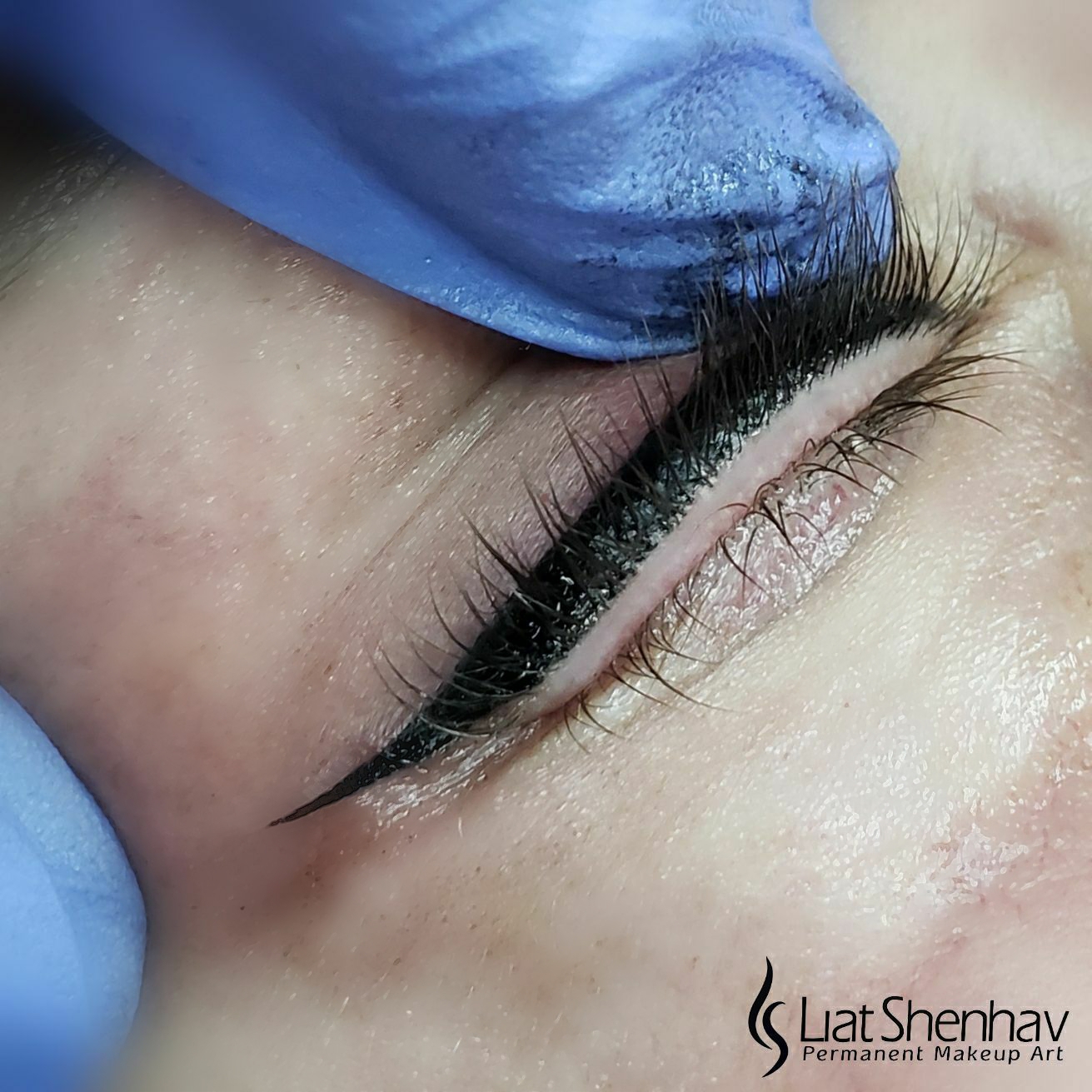 winged eyeliner – Liat Shenhav